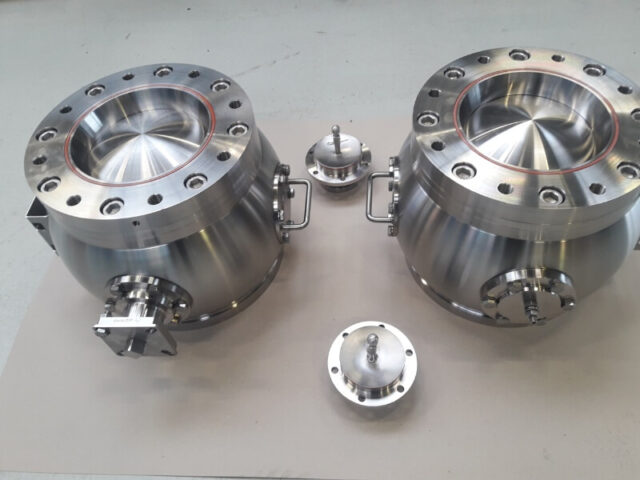 Segment valve inflatable seal's role in pressure performance