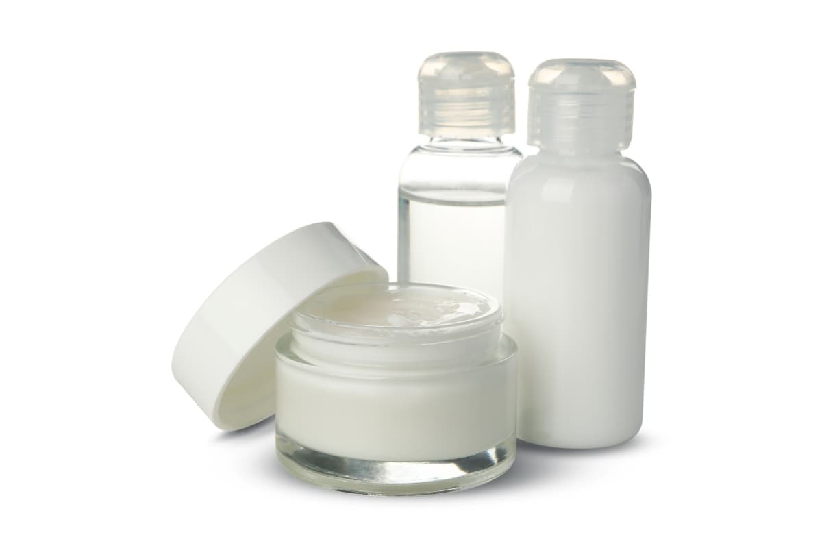 Ball segment valve for cosmetic emulsion stabilizer mixing